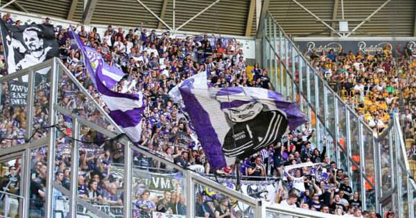 Erzgebirge Aue: Alle Tickets für Spiel in Dresden vergriffen – liga3 ...