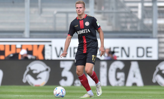 Erst Comeback, dann Verlängerung: SVWW bindet Florian Carstens – liga3 ...