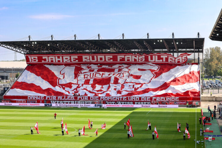 "15 Jahre Rude Fans": RWE-Fans zeigen riesige Choreo – liga3-online.de
