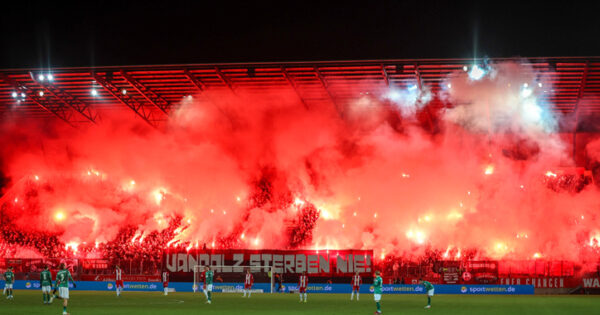 Pyroshow gegen Lübeck: 28.000 Euro Strafe für RWE – liga3-online.de