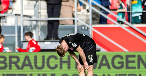 "Eine Scheiß-Situation": Hallescher FC rutscht unter den Strich – liga3 ...