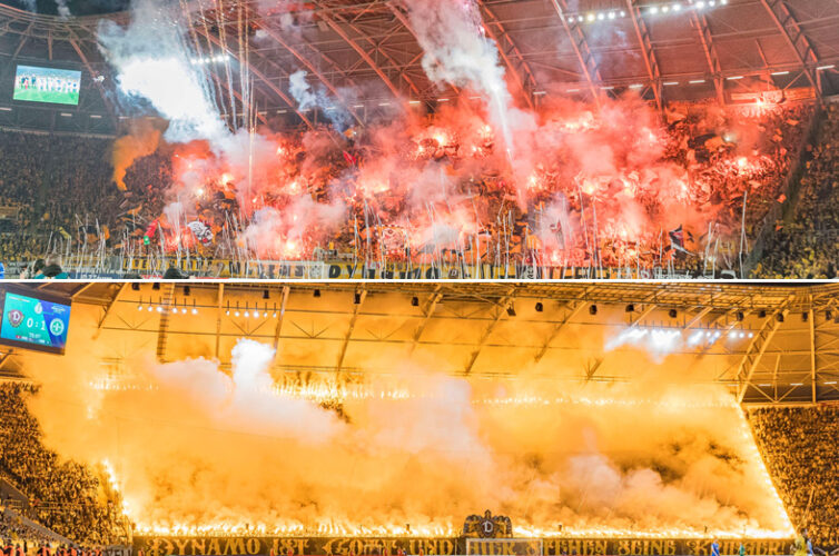 Pyroshows im Pokal: SGD rechnet mit sechsstelliger Geldstrafe – liga3 ...