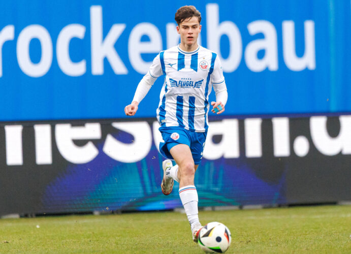 "Wahrgewordener Traum": Hansa bindet Nachwuchstalent Bock – liga3-online.de